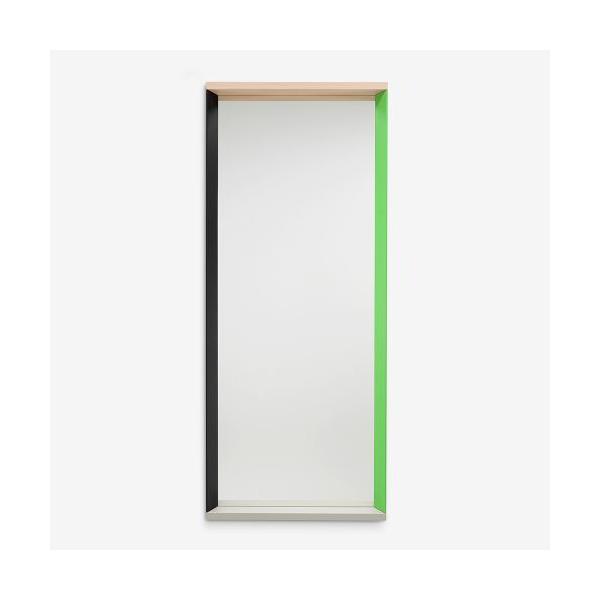 ジュリ・リショズがデザインした「カラーフレームミラー」は、積み木からインスピレーションを得ています。フレームは積み木を思わせると同時に4つの枠がそれぞれ異なる色が施されることでグラフィカルな印象を与えています。フレームに奥行きがあるため、鍵...
