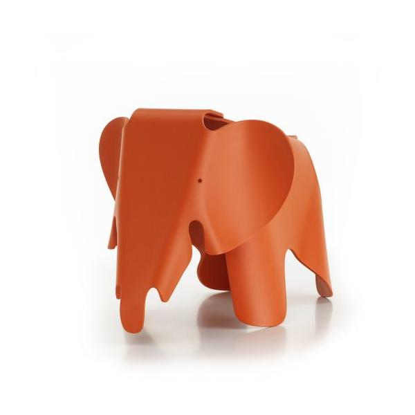 1945年、チャールズ＆レイ・イームズ夫妻はプライウッド成形技術を用いて、愛らしい象のオブジェ「イームズ・エレファント」をデザインしました。子どものおもちゃとしても、インテリアのオブジェとしても、世代を超えて人々を楽しい気持ちにさせてくれる...