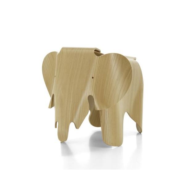 1945年、チャールズ&amp;レイ・イームズはプライウッド成形技術を用いて象の形をしたおもちゃをデザインしました。しかし当時は量産化に至らず、試作品のひとつは1946年にニューヨーク近代美術館（MoMA）で展示され、現在もイームズファミリ...