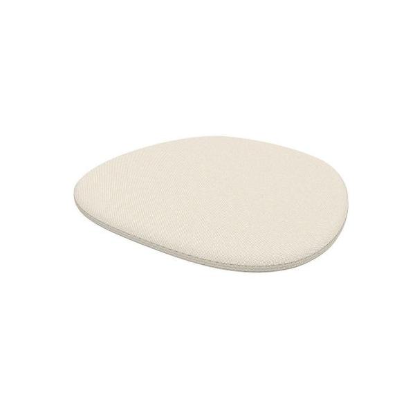 ソフトシートは、布張りや革張りではない椅子の座り心地をより快適にするシートクッションです。ソフトシートの柔らかさと心地良さの秘密は、厚さ2センチの形状記憶サーモプレスフリースのパッドにあります。さらに、これまでのポリウレタンクッションとは異...