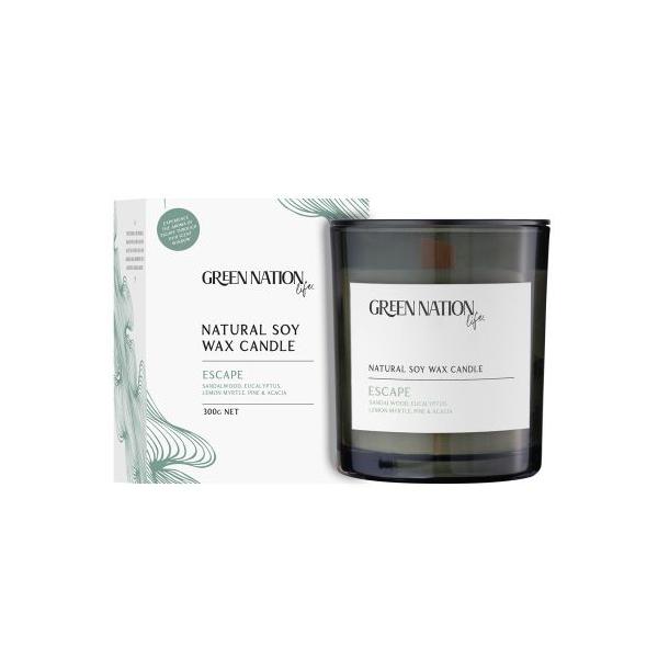 ソイワックスは融点が低いため、全体が溶け香りが広がりやすいのが特徴です。松の木とユーカリがオーストラリアの大自然を感じさせる、ナチュラルな香りです。火を灯すとパチパチとはじけるウッドウィック(木製の芯)が心地良い音を奏でます。【燃焼時間：使...