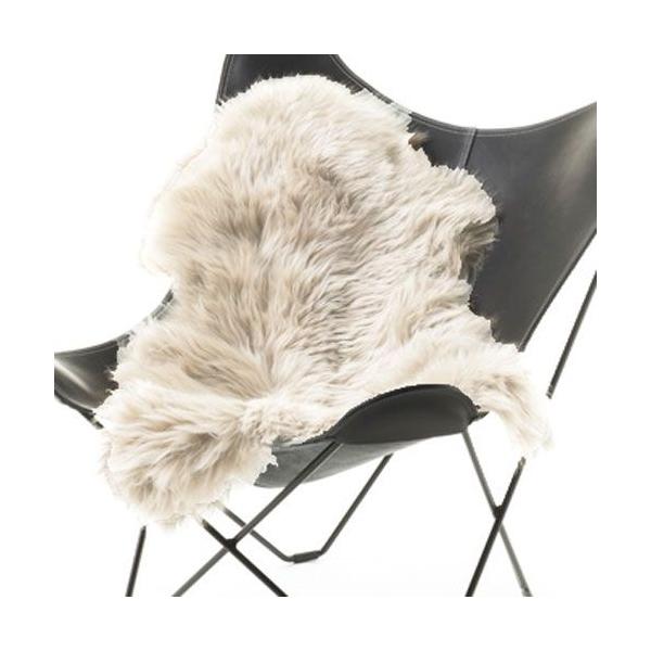 北欧では、家具、特に椅子やソファなどにシープスキン（羊の毛皮 ）を着せかけるのが一般的な風習です。座り心地を良くするためだけでなく、見た目の暖かさを演出するためでもあります。軽くて持ち運びも簡単なため、ちょっとしたブランケットのように家中ど...