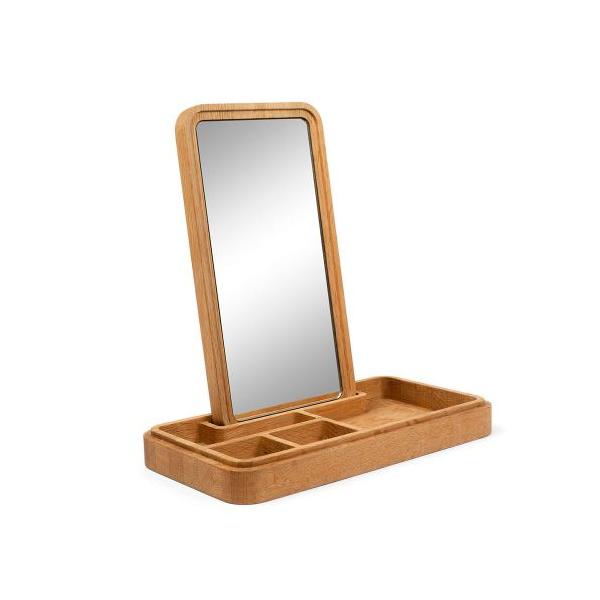 ミラーボックスは、男女問わず使える多機能なミラー付きの収納ボックスです。いくつかの収納スペースがあり、ミラーが入っている蓋は簡単に脱着できるようになっています。このユニークなミラーボックスは、無垢のオーク材を使用しています。寝室や子ども部屋...