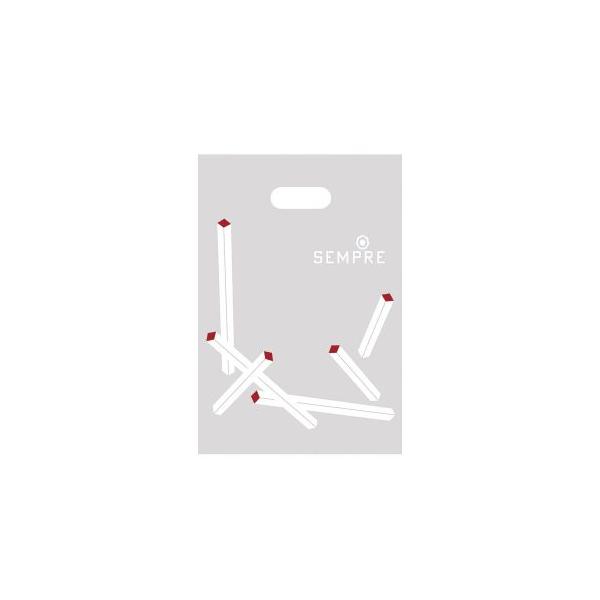 センプレが開業した24年前に、東京ADC賞、N.Y.ADC金賞など数々の賞を受賞している植原亮輔氏にデザインされたショッピングバックです。ラインにツヤを出したかったため、本体をマットグレーのプリントを施し、素地が持っているツヤを活かしたデザ...