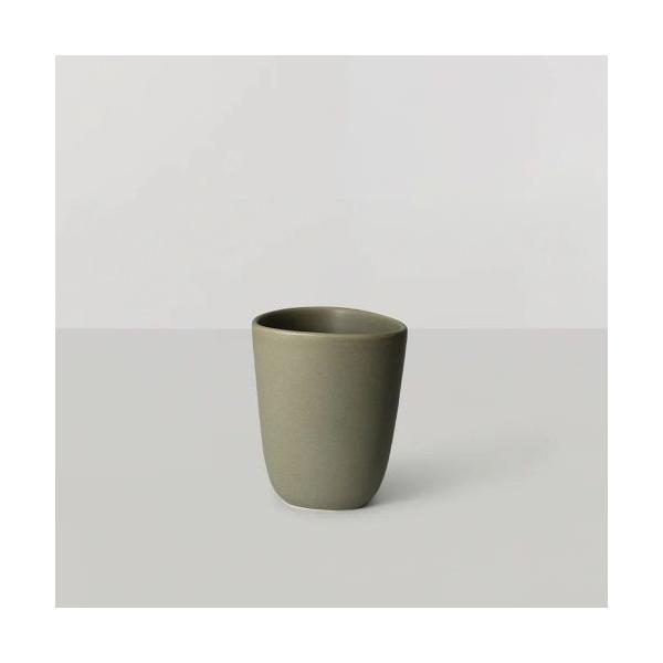 シグネチャーカップシリーズは、おいしいコーヒーや紅茶を飲みながらくつろぐことを愛するデンマーク人にインスピレーションを受けています。シグネチャーカップシリーズの中で最も大きなサイズであるティーは、デンマークの機能性と日本の美意識が融合したコ...