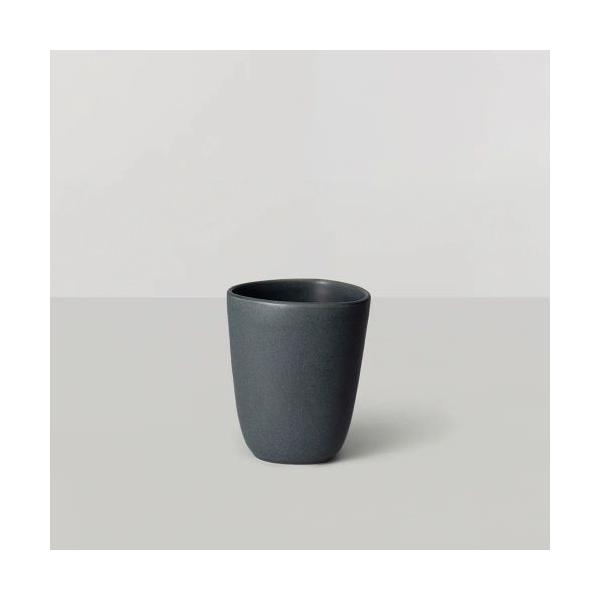 シグネチャーカップシリーズは、おいしいコーヒーや紅茶を飲みながらくつろぐことを愛するデンマーク人にインスピレーションを受けています。シグネチャーカップシリーズの中で最も大きなサイズであるティーは、デンマークの機能性と日本の美意識が融合したコ...