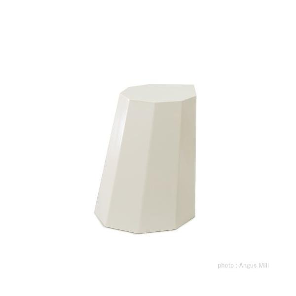 2006年にイーストロンドンのショーディッチにある、アーノルドサーカス広場の再生プロジェクトの一環として誕生したスツールです。 毎年行われる屋外イベント用の公式スツールとして使用されているこのスツールは、100％リサイクル可能なポリエチレン...