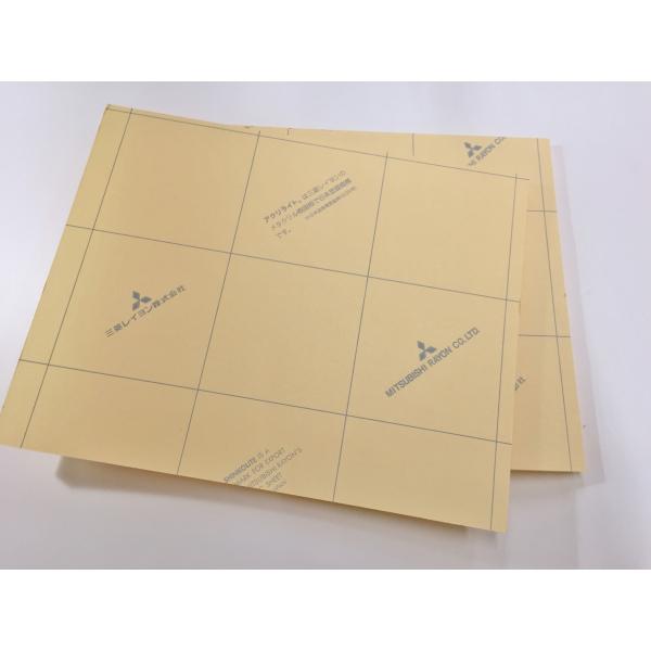 アクリル透明板10ｍｍ厚 長さ 約360×240端材セット一式です。加工場で切り落とした端材をDIYなどで活用してみませんか。写真は、長さ 約 360×240の2枚組になります。 ※端材のため若干、サイズ感バラバラですが板材は新品です。※表...