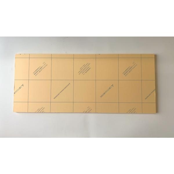 アクリル透明板10ｍｍ厚 長さ約250×620端材です。加工場で切り落とした端材をDIYなどで活用してみませんか。写真は、長さ 約250×620端材になります。 ※端材のため若干、サイズ感バラバラですが板材は新品です。※表示する長さと幅の寸...