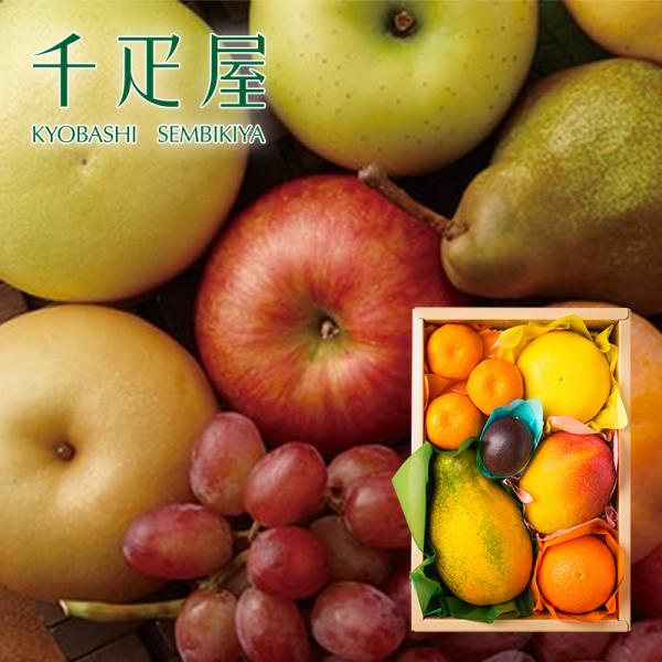 京橋千疋屋の目利きが、日々出来が変化する果物の中からコンディションの良い旬のものを、選りすぐってお詰めいたします。箱を開けた瞬間から季節感をお楽しみいただける詰め合わせ。特別感を味わえる果物をお届けできるのは、果物一つ一つの特性を熟知した職...