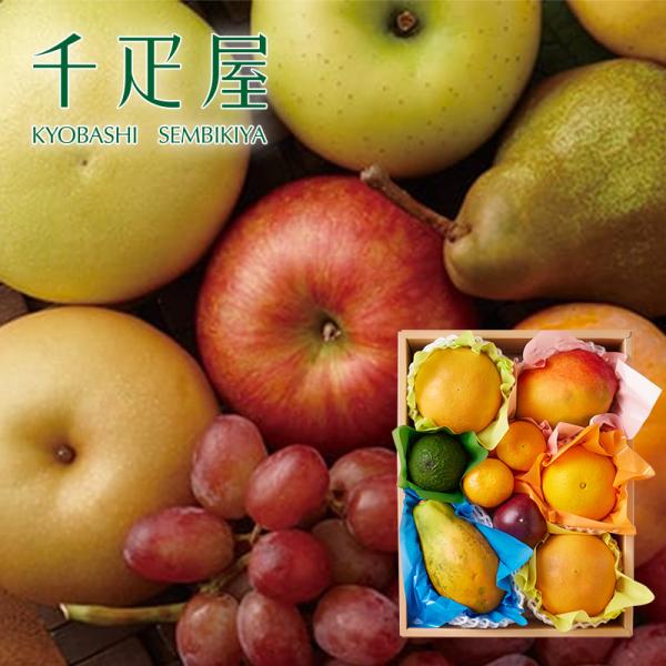 京橋千疋屋の目利きが、日々出来が変化する果物の中からコンディションの良い旬のものを、選りすぐってお詰めいたします。箱を開けた瞬間から季節感をお楽しみいただける詰め合わせ。特別感を味わえる果物をお届けできるのは、果物一つ一つの特性を熟知した職...
