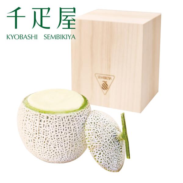 京橋千疋屋オリジナルのマスクメロンシャーベットは、お取り寄せや手土産で雑誌やテレビなどで多数紹介いただいております。静岡県産のマスクメロン一玉をあますことなく使用した、ジューシーな果肉と芳醇な香り、果実の美味しさが詰まった贅沢なシャーベット...