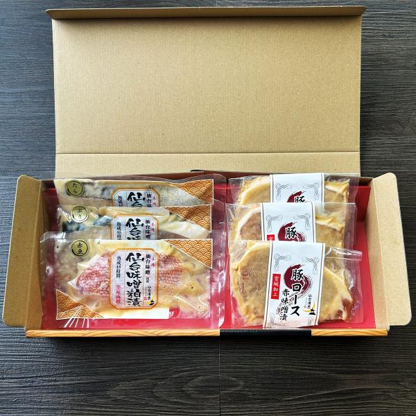 秘伝の仙台味噌に丹念に漬け込んだ風味豊かな漬け魚と豚ロース味噌漬の特別なセットです。【ご贈答 贈り物 ギフト ご自宅用 配送ＯＫ】ご飯のおかずやお弁当にも、個包装なので便利にお使い頂けます。プレゼント・大切な方の贈り物・ご自宅用にご用命くだ...