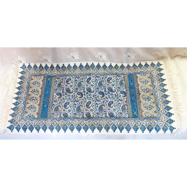 イラン製の更紗です。木枠を使ってハンドプリントされています。色合いもとても素敵ですね。素材はしっかりとした手触りの帆布なので、お部屋のインテリアとして花瓶敷きやテーブルランナー・テーブルセンターなど、大きいサイズのものは戸外での敷物・片付け...