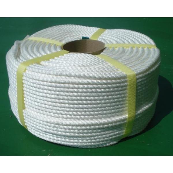 メーカー：高木鋼業 株式会社サイズ：18mm x 200m【特長】　　・しなやかな柔軟性をもち、使いやすさが良好です。　　・耐候性、耐久性にも優れています。　　・JIS規格のロープです。【用途】　　・防災、救助、命綱、各種結束、固定、引張に...