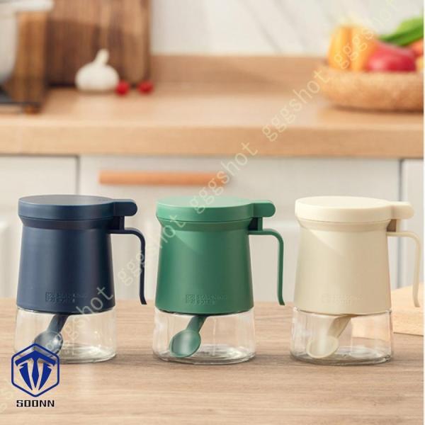 サイズ：350ml 8.6*13cm （3個）色：グリーン /ブルー /ホワイト  【幅広い用途】塩、こしょう、チリソース、砂糖、香辛料など、さまざまな調味料や固形物を保存できます。  調味料収納ケース ふた付き 家庭用 キッチン 塩 容器...