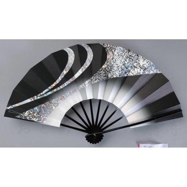 ホログラム箔。黒長さ/約29cm。広がり/約50cm。扇骨/。扇面/両面同じ柄。9寸5分。標準的なサイズの舞扇子です。日本製（国産京扇子）。扇箱等は付いていません。親骨には重さのバランスを取るためのおもりが埋め込んであります。ぎりぎりまで値...