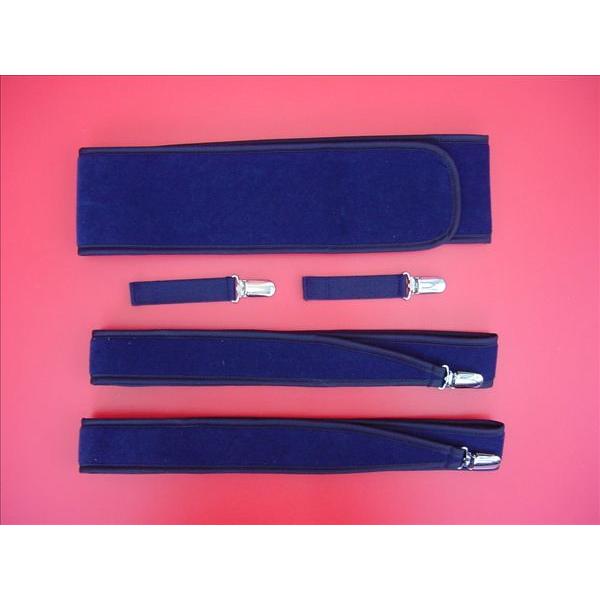 紳士用の着付セットです。長襦袢から着物までの着付けが簡単にできます。クリップとマジックテープで着脱も楽です。商品の箱の裏側に詳しい使用方法が記載されていますのでご参照ください。サイズM。本体部表生地/ナイロン100%。本体部裏生地/綿75%...