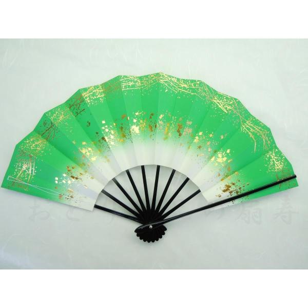 天に松葉、地に小石を金箔でデザインした舞扇子 天地小石です。長さ/約29cm。広がり/約50cm。扇骨/黒塗。扇面/両面同じ柄。9寸5分標準的なサイズの舞扇子です。日本製（京都）。扇箱等は付いていません。親骨には重さのバランスを取るためのお...