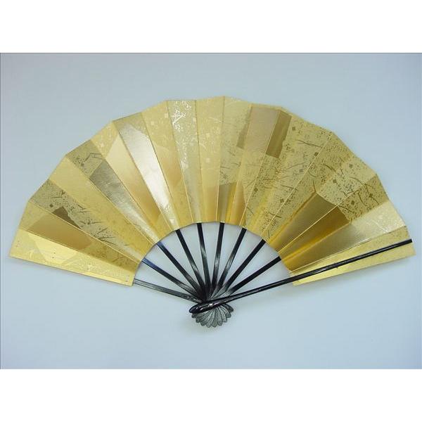 尺サイズの舞扇子です。色絵付け、箔加工、地紙、扇骨、折、仕立にこだわった品質の高い国産京扇子です。長さ/約30cm。広がり/約53cm。扇骨/黒塗骨。扇面/両面同じ柄。尺寸。通常より大型の尺寸舞扇子です。日本製（京都）。扇箱付きです。金箔ち...