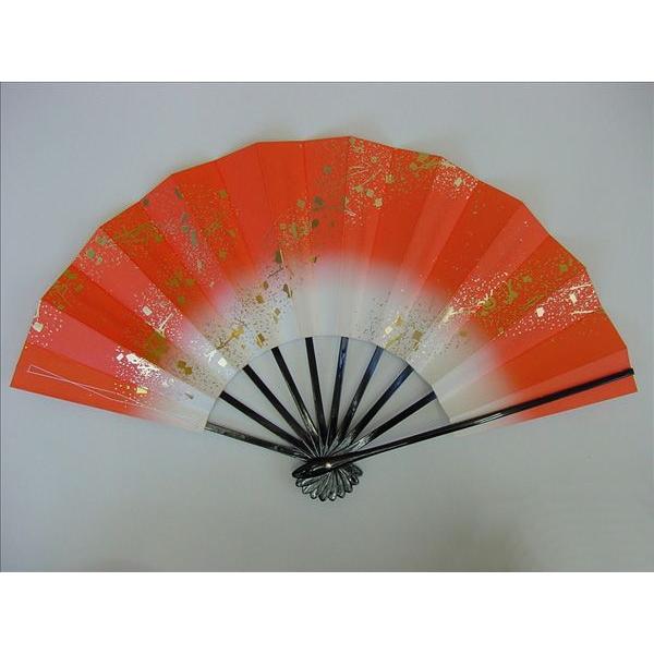 水の流れを金箔でイメージした国産(京都)舞扇子です。長さ/約29cm。広がり/約50cm。扇骨/黒塗。扇面/両面同じ柄。9寸5分標準的なサイズの舞扇子です。日本製（京都）。扇箱等は付いていません。カタログ番号　愛　1201親骨には重さのバラ...
