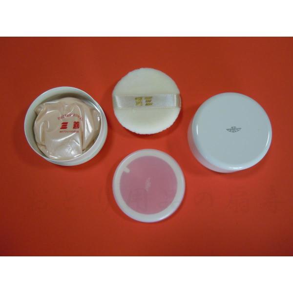 長く在庫に有った品です。未使用品。中を確認しましたが、異常はありませんでした。箱は付いていません。50g (パフ付)超微粒子で、肌の上での滑りが良く、自然にムラなく使用することができます。日常のお化粧から、撮影用のパウダーと幅広くご使用下さ...