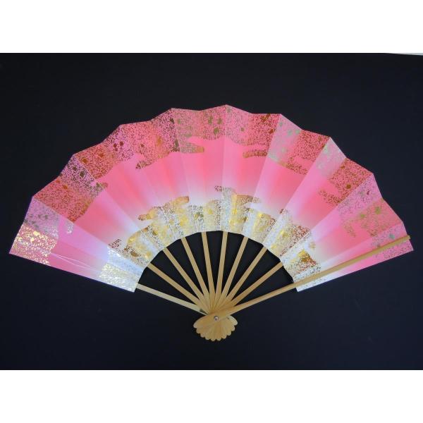 天と地に雲と砂子を配置した舞扇子です。長さ/約29cm。広がり/約50cm。扇骨/白竹。扇面/両面同じ柄。9寸5分。標準的なサイズの舞扇子です。日本製（国産京扇子）。扇箱等は付いていません。親骨には重さのバランスを取るためのおもりが埋め込ん...