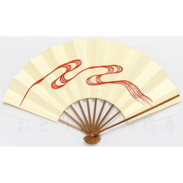 鳥の子地、サビ朱の尺舞扇子です。長さ/約30cm。広がり/約53cm。扇骨/スス竹。扇面/両面同じ柄。尺寸。通常より大型の尺寸舞扇子です。日本製（国産京扇子）。扇箱付きです。親骨には重さのバランスを取るためのおもりが埋め込んであります。ぎり...