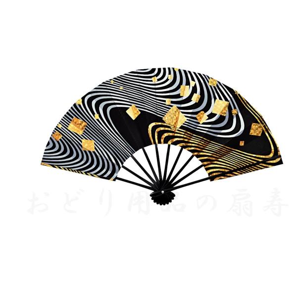高級舞扇子です。長さ/約29cm。広がり/約50cm。扇骨/黒塗骨。扇面/両面同じ柄。9寸5分。標準的なサイズの舞扇子です。日本製（国産京扇子）。扇箱等は付いていません。親骨には重さのバランスを取るためのおもりが埋め込んであります。ぎりぎり...