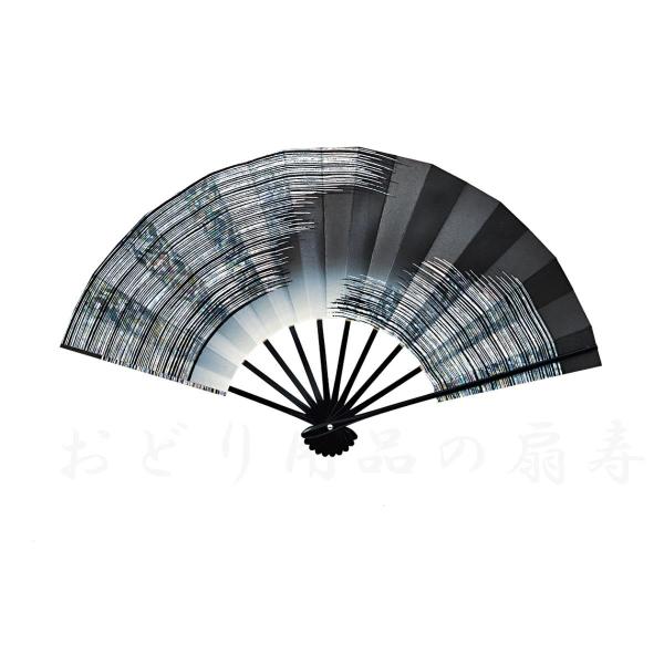 高級舞扇子です。長さ/約29cm。広がり/約50cm。扇骨/黒塗骨。扇面/両面同じ柄。9寸5分。標準的なサイズの舞扇子です。日本製（国産京扇子）。扇箱等は付いていません。親骨には重さのバランスを取るためのおもりが埋め込んであります。ぎりぎり...