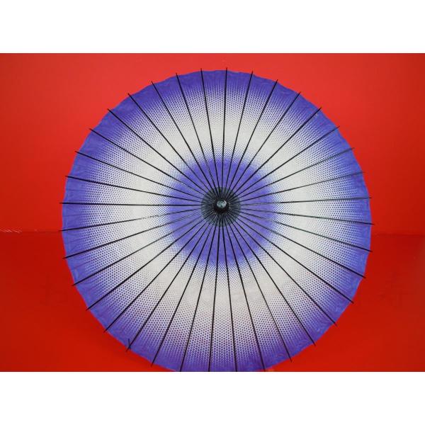 入荷時期により色の濃淡が微妙に異なる場合がございますのでご了承くださいませ。尺四寸　　継柄の舞踊傘です。2つに分ける事が出来て、持ち運びに便利です。骨数　36本。直径　約76cm。柄の長さ　約80cmです。