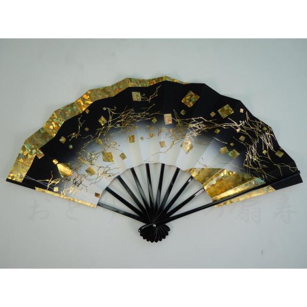 長さ/約29cm。広がり/約50cm。扇骨/黒塗骨。扇面/両面同じ柄。9寸5分。標準的なサイズの舞扇子です。日本製（国産京扇子）。扇箱等は付いていません。親骨には重さのバランスを取るためのおもりが埋め込んであります。ぎりぎりまで値引きしてあ...