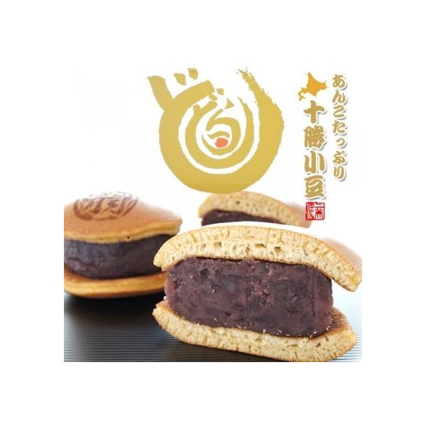 北海道産の小麦粉を使用した生地をふっくら焼き上げ、十勝産あずきの粒餡をたっぷり挟んだ、びっくりどら焼きです。 見た目の迫力もさることながら、味にもこだわった逸品です。
