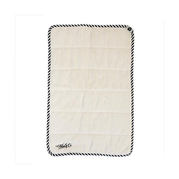 ふわふわの肌触りが気持ちいい?マイクロファイバー素材のトリマーマットです。マイクロファイバー生地を使用毛髪の1/100の超極細繊維（マイクロファイバー）の束が毛細管現象で水分をすばやく吸収、拡散します。吸収した後も面積が広い極細繊維なので水...