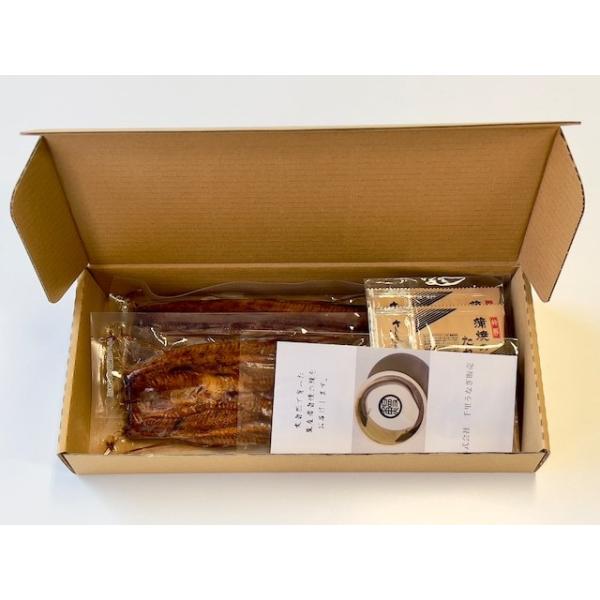 特大 うなぎ ２尾セットです。通常お届けしている140g〜170gの商品よりも大柄の 鰻 （180g〜200g）だけを2尾選んで特別価格でお届けします。うなぎ 養殖 は生き物相手でですので、同じ期間で沢山ご飯を食べて大きくなる子達もいます。...