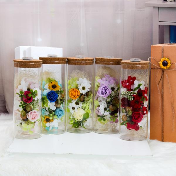 【サイズ】幅21cm×奥行8cm×高さ8cm（台座含まず）ソープフラワーは花びら一枚一枚が香りのよい石鹸からつくられた、ほのかに香る観賞用のお花です。生花と違って水やりの必要もなく枯れることがありません。ブリザードフラワーとも違ってほのかな...