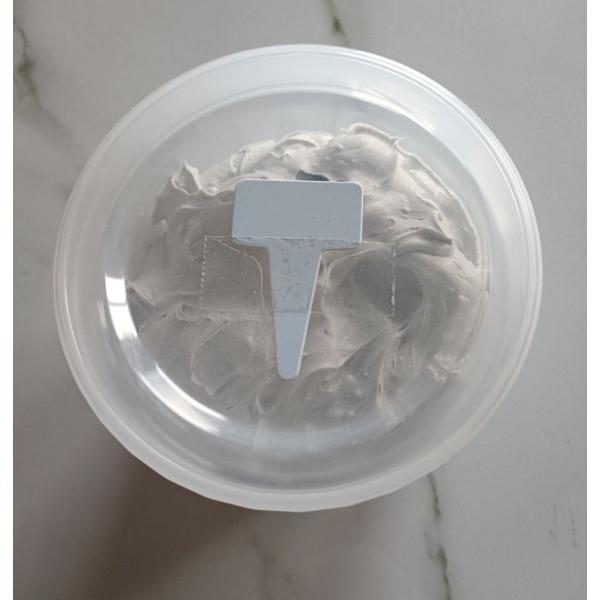 ■ アクリル樹脂系タイル接着剤です。■ 陶・磁器質タイルの接着剤です。■ 500g入り。■ 屋内施工やモザイクアート用にご使用ください。■ 接着用のへら（Tタイプ）付です。■ モザイクタイルの場合タイル全体に付ける必要はありません。■ タイ...