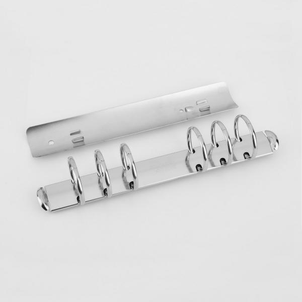 世界最高品質と称されるドイツ・クラウゼ社製のバインダー金具です。数多くの高級ブランドのシステム手帳にも採用されていますね。開閉時の手応えと寸分狂わない噛み合わせに納得させられます。一度取り付けると壊さない限り外せないという一面がありますが、...