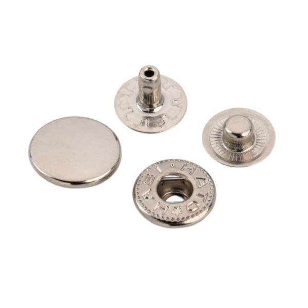 生産国：日本ニッケル（鉄材）標準サイズセット頭+バネ+ダボ+ホソ   1セットにつき4つの部品、10セット入りバネホックは、日常生活に便利なアイテムです。バッグやポーチ、財布など、様々なアイテムに取り付けて使用できます。バネの力で開閉するの...