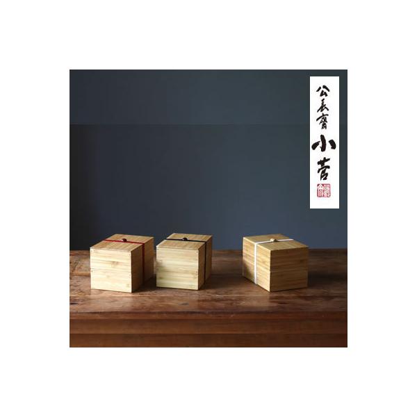 商品名：公長齋小菅 弁当箱 ニ段サイズ：W10.5×D15×H10.5cm素材 弁当箱：竹集成材/ウレタン塗装仕切り板：竹集成材/ウレタン塗装バンド：ゴム、根竹/ウレタン塗装内容：弁当箱(二段)×１個仕切り板×１枚バンド×１本専用ボックス入...