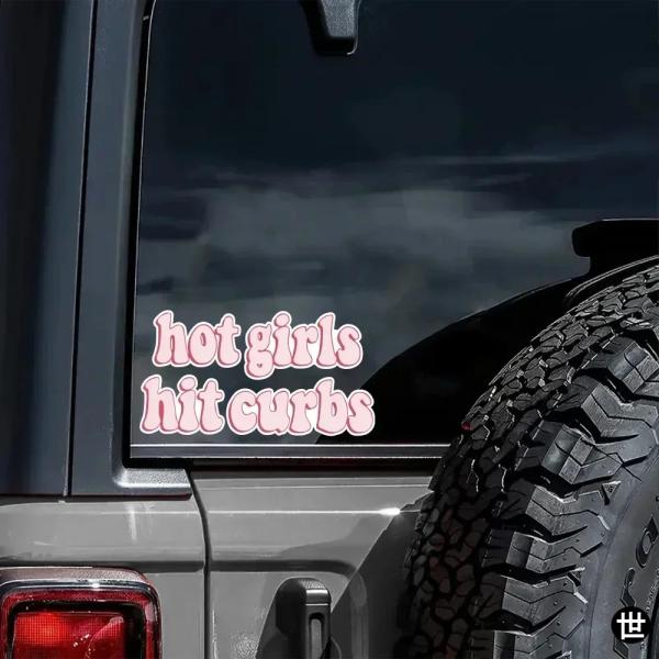 HOT GIRLS HIT CURBS バンパーステッカー 防水ビニールデカール 車の窓、サイドボディ、バイクのスタイリングアクセサリー用