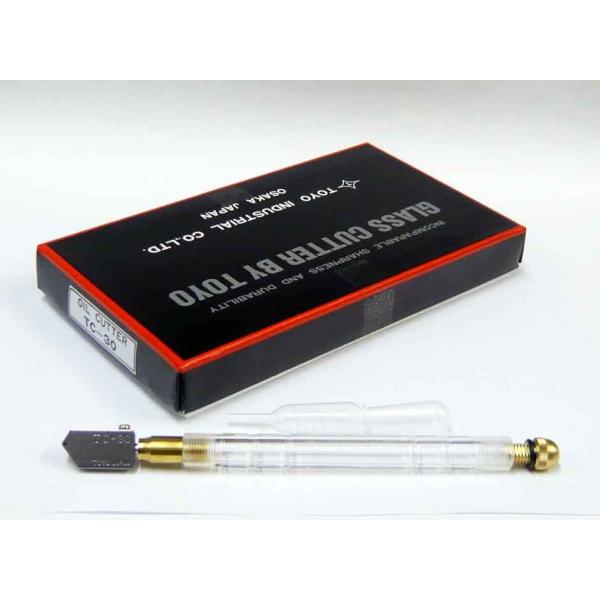 ヘッドが大きく直線カットに向いています。最も良く使用されている定番のカッターです。業務用なので、ホームセンターなどで売られている様な個別包装はありません。(簡易包装) オイルは灯油やミシン油でもOK.1本からの販売価格ですが、6本ご購入の場...