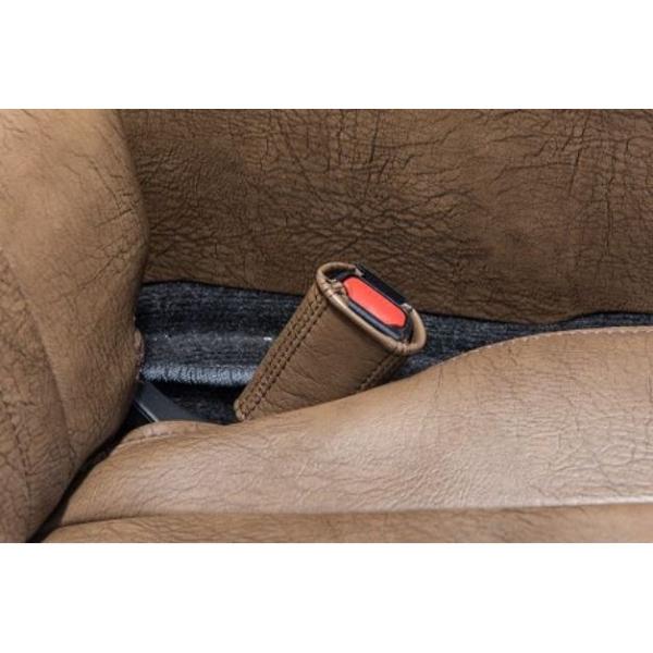 [商品名]アンティーク バックルカバー※２個入りとなります。[レザーカラー]ブラウン艶消し[商品詳細]【「チラッと見える」アクセントがオシャレなバックルカバー】裏面ゴム付で簡単に装着可能。本革に限りなく近い色、模様、風合いが楽しめます。表面...