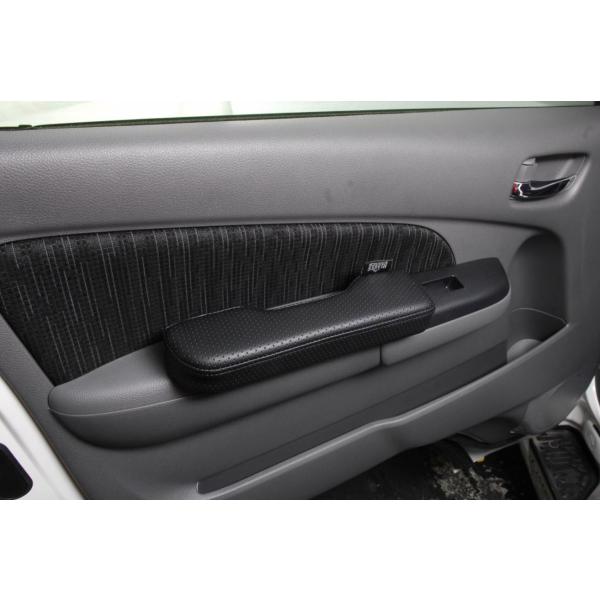 適合車種NV350キャラバン20012/6〜カラー：ブラック