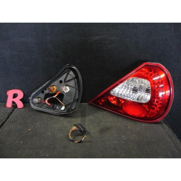 **** 商品説明を必ずご確認ください ****部品管理番号：181218000215500部品メーカー：VALEO部品名：右テールランプ部品区分：リサイクル品管理品番：014243車名：ジャガー XJシリーズ車両タイプ名：4ドアセダン通称...