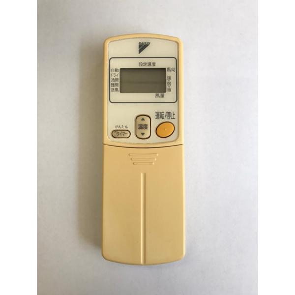【DAIKIN ARC424A1 電池付き】赤外線チェック済。すぐお使いいただけるよう電池付き（単4乾電池2個付き）で発送いたします！ 1点1点専門スタッフが丁寧に検品、できる限りのクリーニングはしておりますが、落としきれない汚れ、ヤケ、キ...
