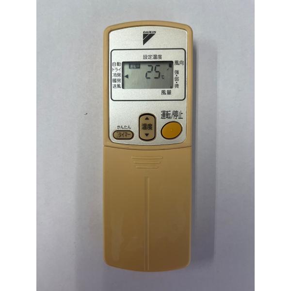 【DAIKIN ARC424A1 電池付き】リモコンのみの販売です。赤外線チェック済/クリーニング済。 商品が全体的にヤケがあるのと、赤外線部分が少し割れてます。 電池を入れて到着したらすぐ使えるようにしてお送りします。電池は接触しないよう...
