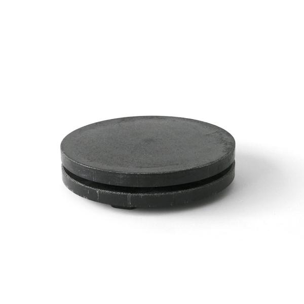 数多くのプロ・愛好家の方から好評を博す回転台のトップブランド植物は一定方向しか日光が当たらないと生育にバラつきが生じます。つまり、常に日陰の部分は生育が遅れ、枯れなどを起こしてしまいます。それを防ぐためには、定期的な鉢回しが必要です。そこで...