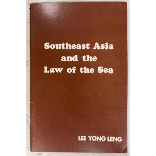 ペーパーバック　全44ｐ三方に経年のヤケ　表紙にスレ　扉に記名スタンプ　一部頁に書込みあり
