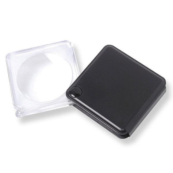 フリップオープン拡大鏡です・ポケットやハンドバッグに入れて持ち歩き、毎日使用するのに最適です[主な仕様]倍率：3倍製品重量：23g素材：アクリル原産国：中国